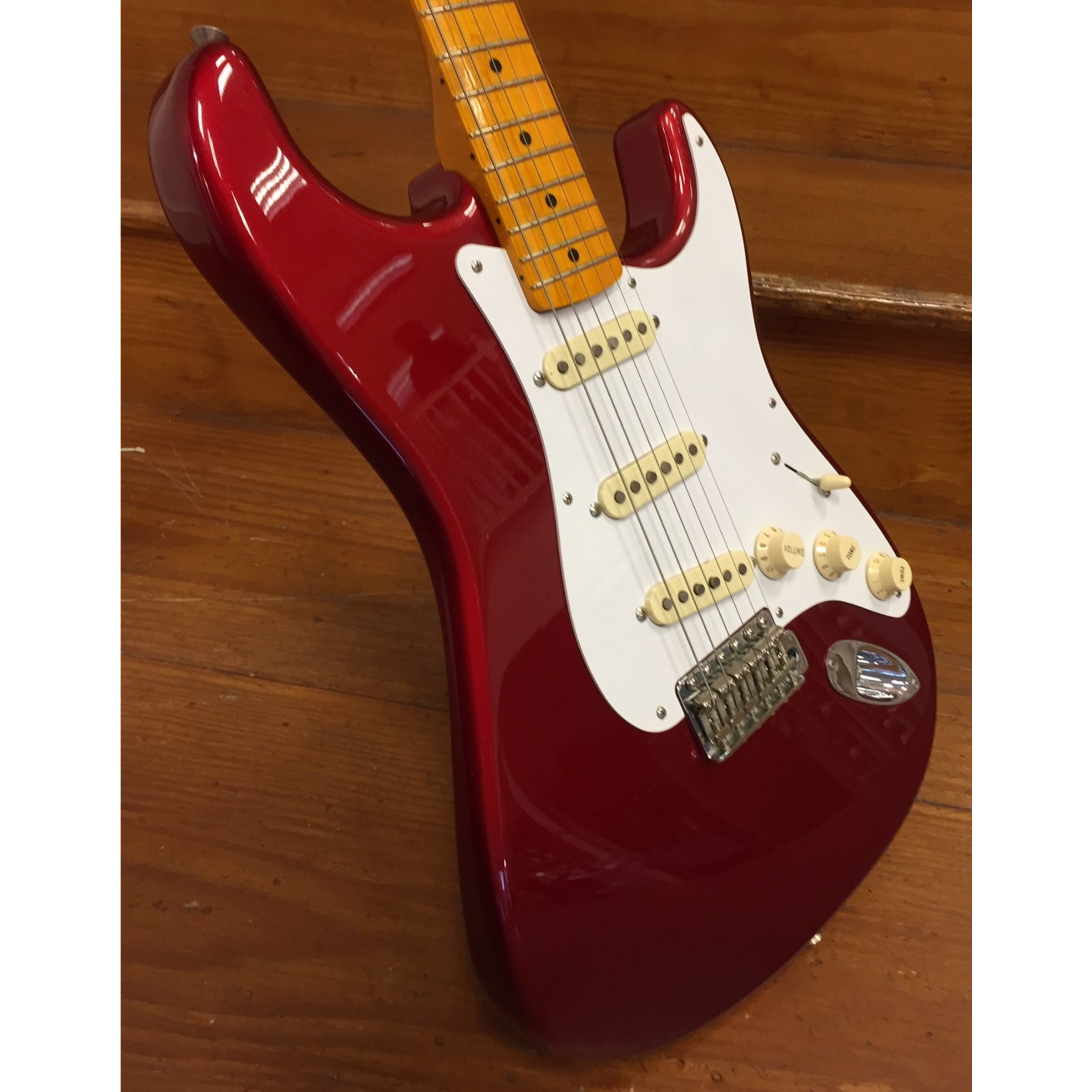 SECONDHAND Fender Special Run Classic Series Strat - Candy Apple Red ...